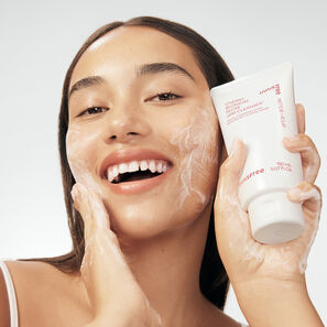 Innisfree Cherry Blossom Glow Jam Cleanser | Space NK